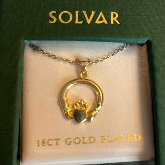 Solvar | Jewelry | Solvar 8kt Gold Plated Claddagh Pendant On 18 Inch ...